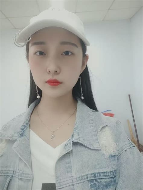 Goodboy on Twitter 投稿闺蜜 骚货一个勾引学长勾引老师参加比赛啥也不用准备准备好制服高跟鞋和逼就行了 女大学生