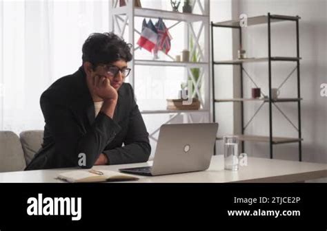 Virtual Translation Stock Videos And Footage Hd And 4k Video Clips Alamy