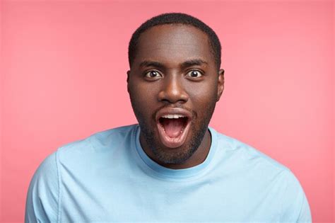Portrait De Jeune Homme Expressif Photo Gratuite