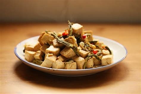 【香椿虾皮烧豆腐的做法步骤图，怎么做好吃】pan小月下厨房