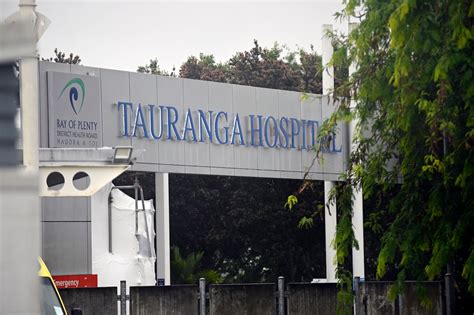 Thief Steals Cards Wallet From Tauranga Crash Victim Being Given Cpr