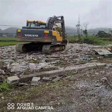 龙潭镇：集中攻坚“空心房”拆除青龙村