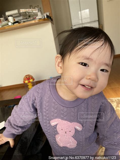 赤ちゃん 笑顔の写真・画像素材 Snapmart（スナップマート）