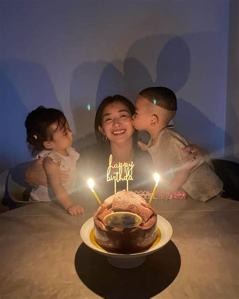 鬼辻麻衣さんのインスタグラム写真 鬼辻麻衣instagram「🎂 家族にお祝いしてもらえた 31歳のお誕生日🍷 ️ おめでとう言って