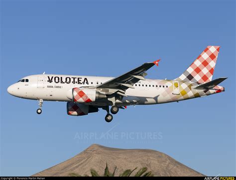 Volotea Airlines Airbus A319 EC MTE By Florencio Martin Melian