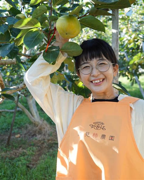 西見柿農園 密着46日目。 観光農園用、直売所出荷用にエプロンを作りました😊 広告も兼ねてますので、これを装着して各直売所を練り歩きます