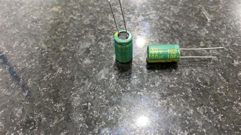 Evatron Comercial Eletronica Capacitor Eletrolitico 100ufx100v