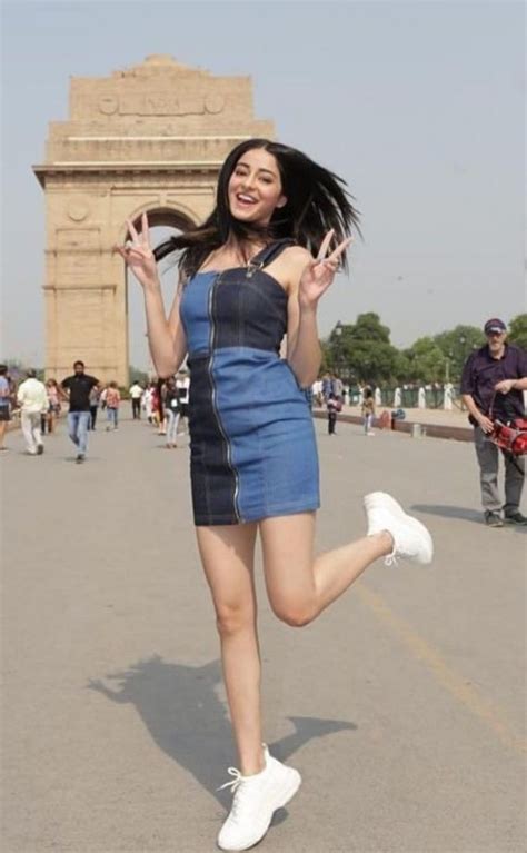 3 Looks Of Ananya Panday In Colour Block Outfits Looks Wow Iwmbuzz