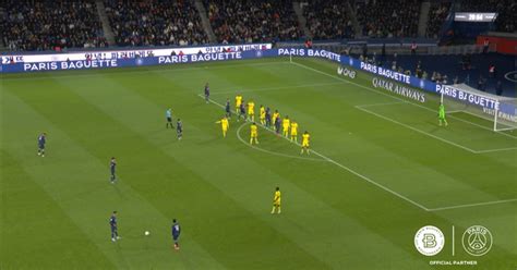 파리바게뜨 佛 파리 생제르맹 경기장에 안녕 파리바게뜨 한글 광고 진행