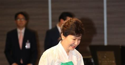 멕시코 국기 색깔에 맞춘 한복 입은 박 대통령