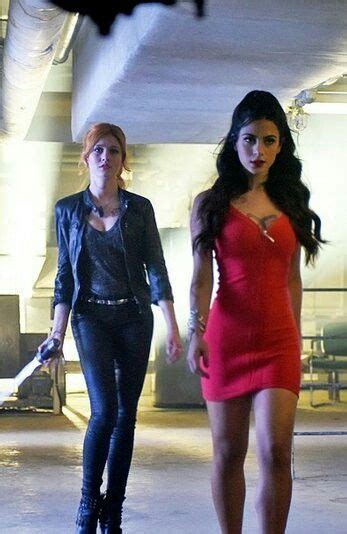 Isabelle Lightwood Alec Lightwood Shadowhunters Series Cassandra Clare Books Arrow Tv