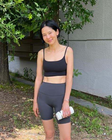 김나영 애둘맘 몸매가 이렇다고 브라톱 레깅스 입고 복근 자랑