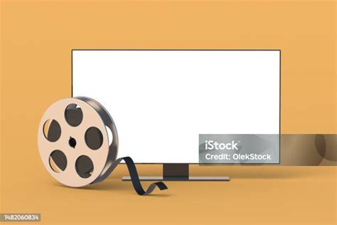 영화 릴 근처에 흰색 격리 스크린이 있는 현대적인 Tv 영화 개념입니다 새로운 영화 시사회 영화 촬영 산업 3d 렌더링 0명에