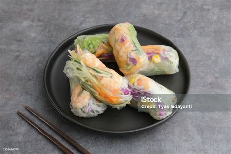 야채 스프링 롤 야채와 새우믹스로 만든 신선한 롤 샐러드 0명에 대한 스톡 사진 및 기타 이미지 0명 가정 주방 가정의