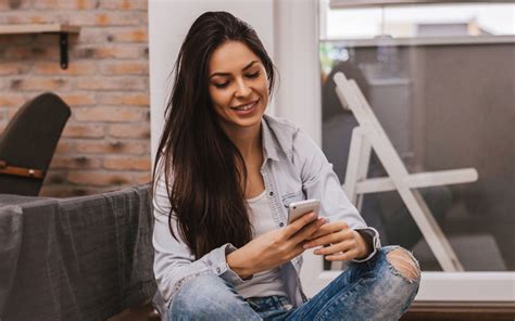 Instagram Influencer Silently Removes Unaesthetic Black Tile From Instagram Profile — The