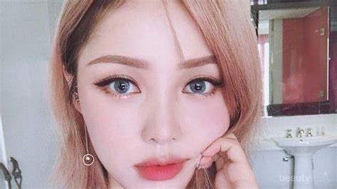 Psst Ini Dia Rahasia Memakai Eyeliner Agar Mata Terlihat Besar Dan Lentik