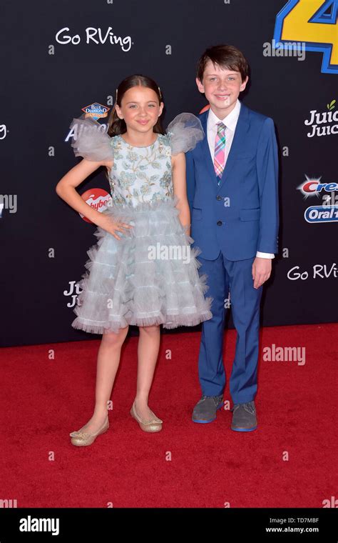 Madeleine Mcgraw With Brother Jack Mcgraw At The World Premiere Of The