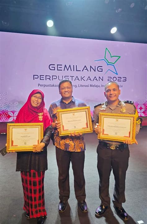Pegiat Literasi Masyarakat Kaltim Terima Penghargaan Nugra Jasa Dharma