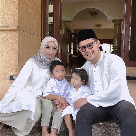 Dhea Sofiana Mellazulfa | •1 januari 2019• Alhamdulillah bisa kumpul bersama keluarga dan teman2 ...