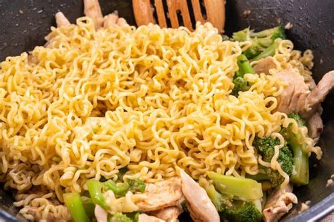 Ramen Noodle Chicken And Broccoli Stir Fry Easy Meal Recipe Dinner
