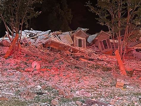 House Explosion Kills Father Of Caleb Farley Titans Cornerback The