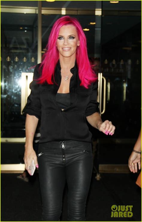 Jenny Mccarthy Dyes Her Hair Hot Pink See Her New Look Photo