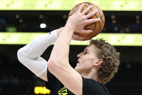 Luka Doncics Triple Double Lifts Mavs Past Jazz Reuters