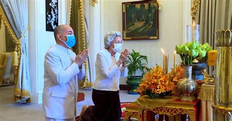 ព្រះករុណា ព្រះមហាក្សត្រ និងសម្តេចព្រះមហាក្សត្រី ស្ដេចយាងជាព្រះរាជាធិបតី