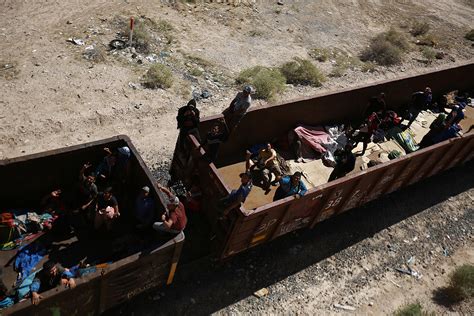 Miles De Migrantes Desafían Operativos En Trenes De México