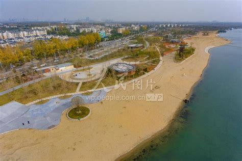湖北襄阳打造汉江阳光沙滩 建成后免费对市民开放 人民图片网