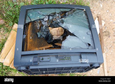 Electrical Waste Broken Tv Hi Res Stock Photography And Images Alamy