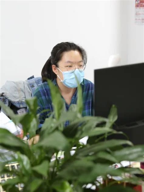 撸起袖子加油干 加班加点齐奋战澎湃号·政务澎湃新闻 The Paper