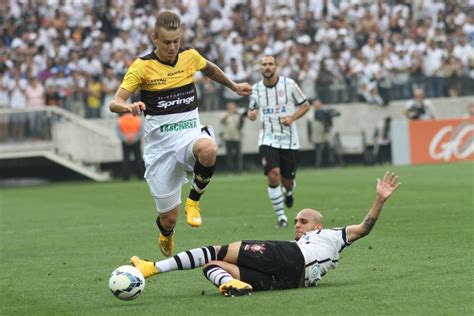 Ídolo Do Corinthians Questiona O Tempo De Contrato De Roger Guedes