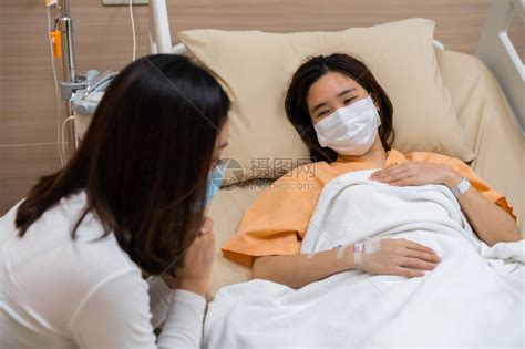 看望住院的女病人高清图片下载 正版图片307070352 摄图网