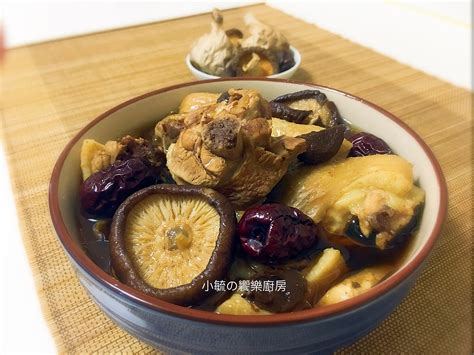 黑蒜頭香菇雞湯 《電鍋料理》 By 小毓の饗樂廚房🍳 愛料理