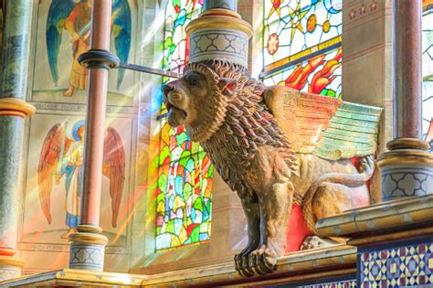 잉글랜드 노스 요크셔 리폰 분수 수도원 스터들리 로얄 유네스코 세계 문화 유산 내셔널 트러스트 시토 수도회 빅토리아 고딕 양식의 부흥 교회 세인트 메리 날개 달린 신화적인