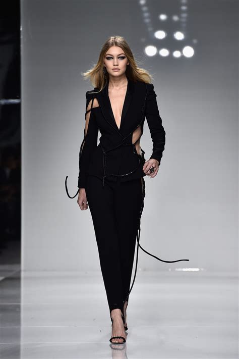 Gigi Hadid Nue 184 Photos Biographie News De Stars Les Stars Nues