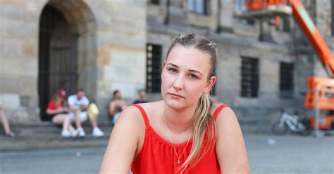 Humans Of Amsterdam Mijn Moeder Wilde Bij Hem Weg Maar Ze Heeft