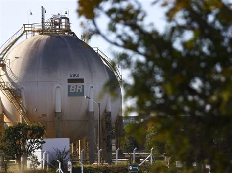 Após queda das ações Petrobras PETR PETR revela emergência plataforma Estadão E