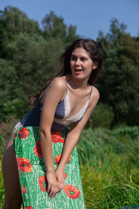 Sexy Teen Luna Naked In Nature MetArt Feeling The Sun Luna Pica 0002