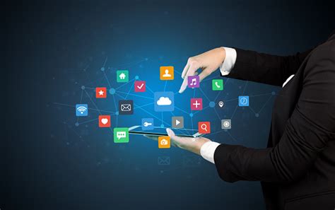 손을 잡고 위의 태블릿 및 응용 프로그램에 해당 하는 아이콘 가상현실에 대한 스톡 사진 및 기타 이미지 가상현실 개발