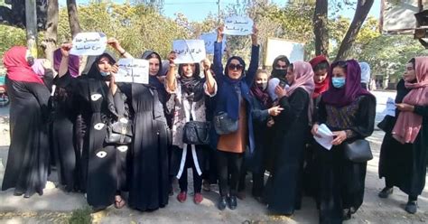 اعتراض خیابانی زنان افغان به اخراج دختران از دانشگاه کابل ایندیپندنت