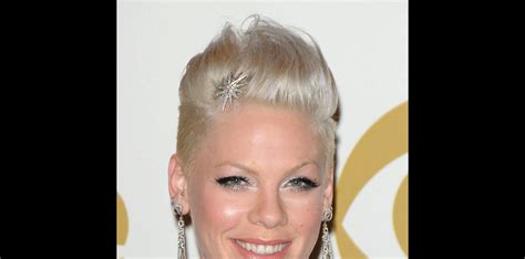 Pink La Chanteuse Attend Une Petite Fille Purepeople