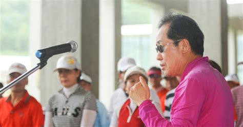 홍준표 공무원은 골프 치면 안되냐각자 돈 내고 이름 밝히는데 웬 시비