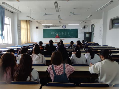 21级市场营销专业召开安全教育管理主题班会
