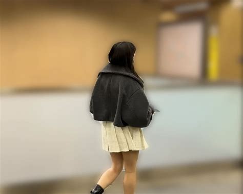 【逆さ撮り】破壊力が抜群な白スカートと純白パンティのコラボレーション｜palpis（パルピス）