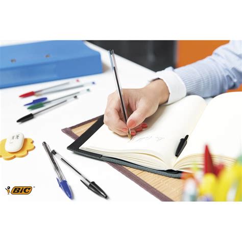 Caneta Esferográfica BIC Escrita Média Cristal Dura Mais Preta CX 50