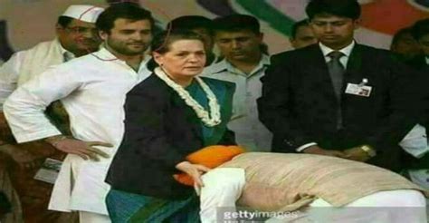 Did Manmohan Singh Touch Sonia Gandhis Feet In Picture Ayupp Fact Check
