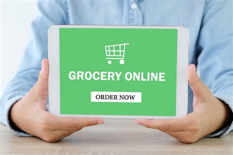 손 잡고 태블릿 식료품 온라인 응용 프로그램과 화면 배경 비즈니스 및 기술 디지털 마케팅 선 개념에 쇼핑 Po에 대한 스톡 사진 및 기타 이미지 Istock