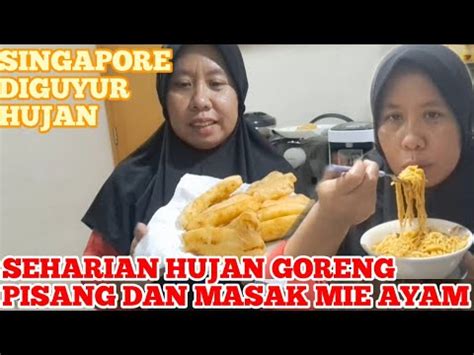 HUJAN HUJAN GORENG PISANG DAN MASAK MIE AYAM SINGAPORE DIGUYUR HUJAN ...